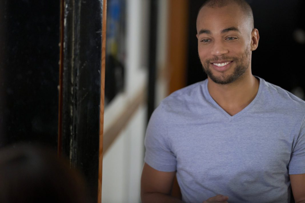 How Tall is Kendrick Sampson? His Exact Height Revealed